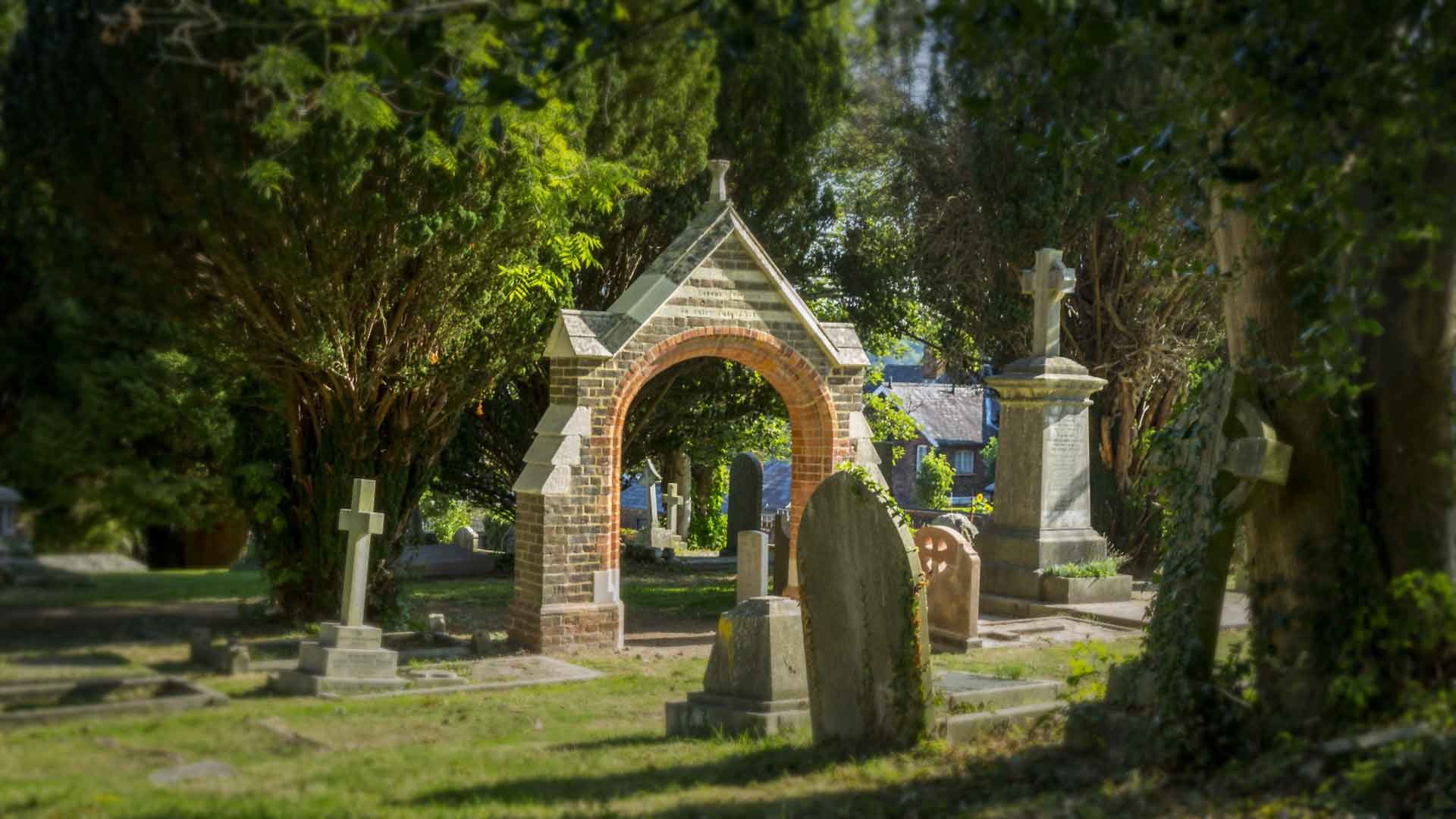 Memorial Arch | Rectory Lane Cemetery, Berkhamsted