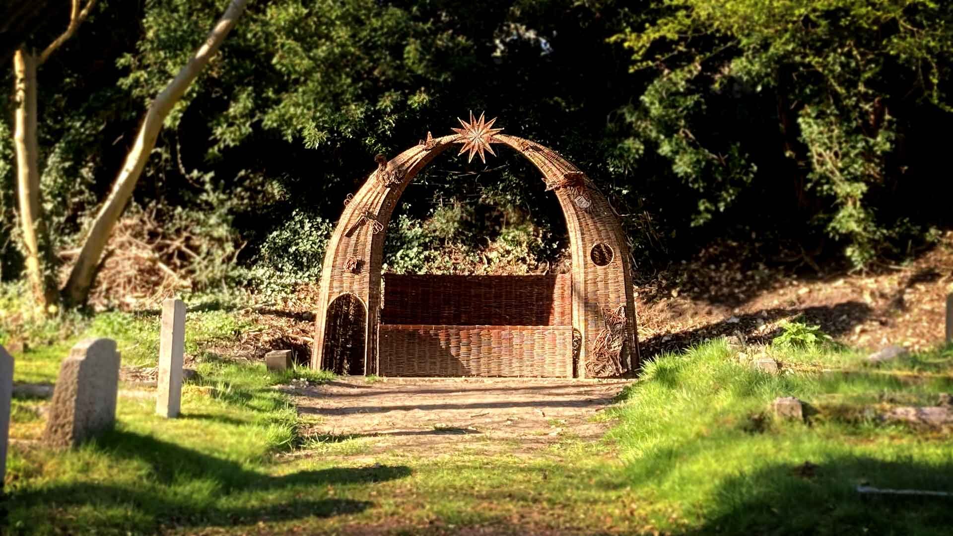 Woven willow Family Seat | Rectory Lane Cemetery, Berkhamsted